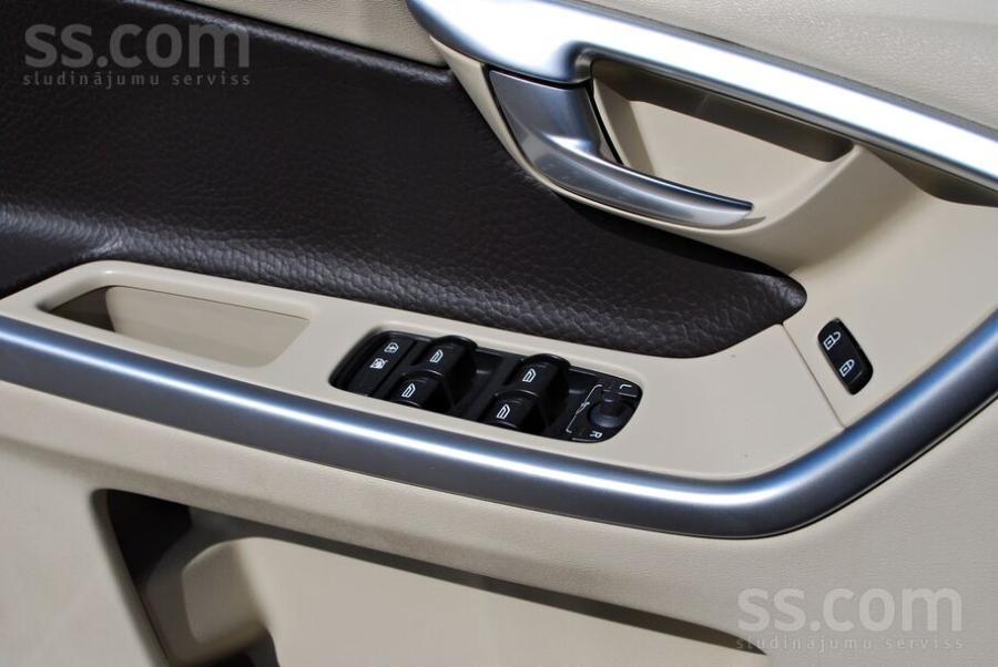 Balts Volvo XC60 2009 Tukums, ar dzinēja tilpumu 2.40 L un nobraukumu 260 tūkst. km par 8700 €, foto 10 vietnē AUTOMOTO.COM.LV