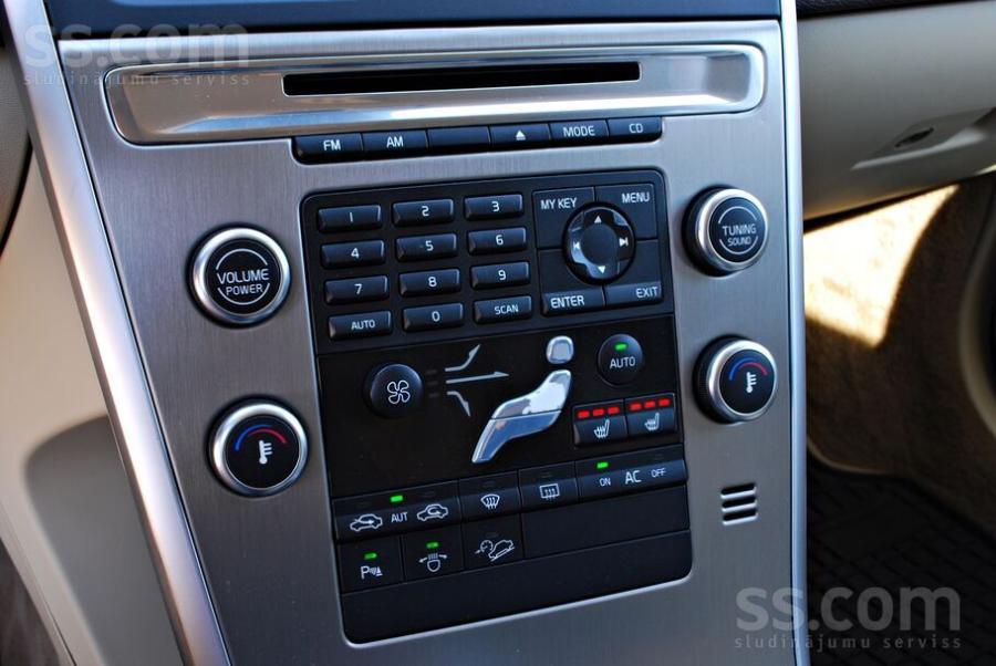 Balts Volvo XC60 2009 Tukums, ar dzinēja tilpumu 2.40 L un nobraukumu 260 tūkst. km par 8700 €, foto 12 vietnē AUTOMOTO.COM.LV