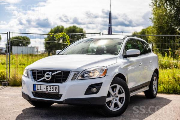 White Volvo XC60 2009 in Riga, with an engine capacity of 2.40 L and mileage of 382 thousand km for 6690 €, photo 1 on AUTOMOTO.COM.LV
