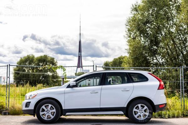 White Volvo XC60 2009 in Riga, with an engine capacity of 2.40 L and mileage of 382 thousand km for 6690 €, photo 4 on AUTOMOTO.COM.LV