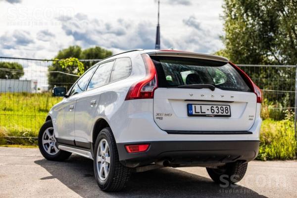 White Volvo XC60 2009 in Riga, with an engine capacity of 2.40 L and mileage of 382 thousand km for 6690 €, photo 6 on AUTOMOTO.COM.LV