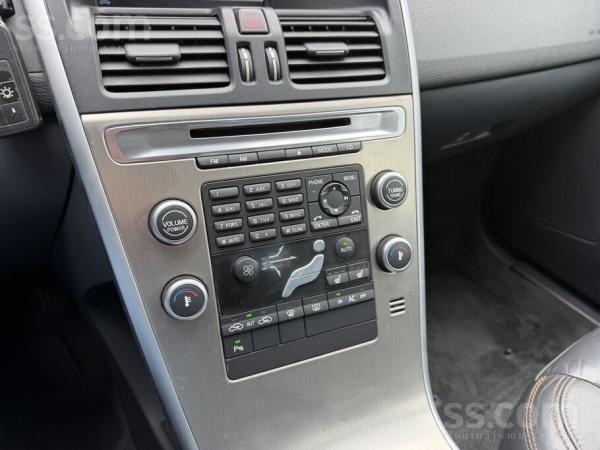 Balts Volvo XC60 2009 Rēzekne, ar dzinēja tilpumu 2.40 L un nobraukumu 226 tūkst. km par 7990 €, foto 10 vietnē AUTOMOTO.COM.LV