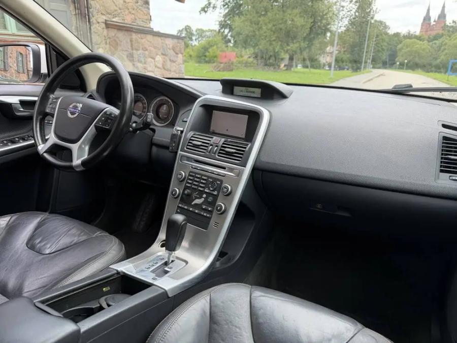 Balts Volvo XC60 2009 Rēzekne, ar dzinēja tilpumu 2.40 L un nobraukumu 226 tūkst. km par 7990 €, foto 8 vietnē AUTOMOTO.COM.LV