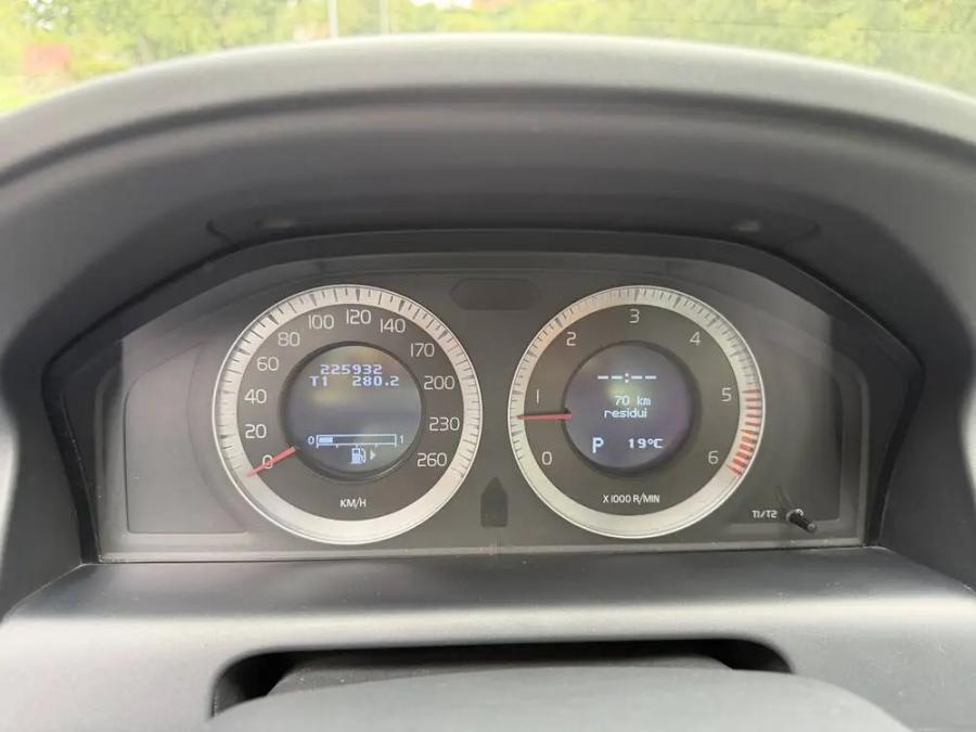 Balts Volvo XC60 2009 Rēzekne, ar dzinēja tilpumu 2.40 L un nobraukumu 226 tūkst. km par 7990 €, foto 16 vietnē AUTOMOTO.COM.LV