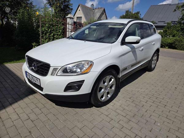 White Volvo XC60 2009 in Trakai, with an engine capacity of 2.40 L and mileage of 203 thousand km for 9000 €, photo 1 on AUTOMOTO.COM.LV