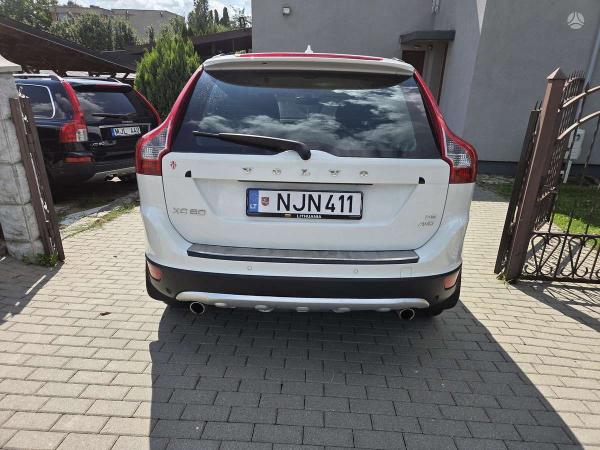 White Volvo XC60 2009 in Trakai, with an engine capacity of 2.40 L and mileage of 203 thousand km for 9000 €, photo 6 on AUTOMOTO.COM.LV
