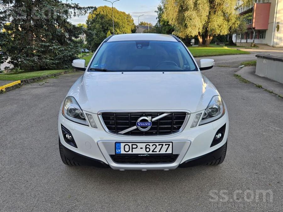 White Volvo XC60 2009 in Jekabpils, with an engine capacity of 2.40 L and mileage of 312 thousand km for 7890 €, photo 4 on AUTOMOTO.COM.LV