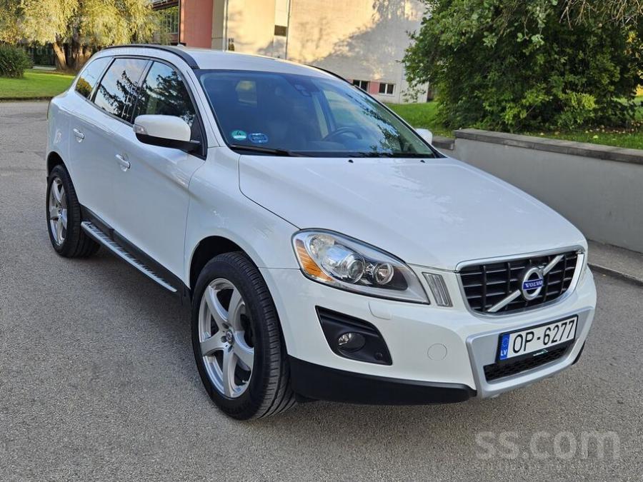 White Volvo XC60 2009 in Jekabpils, with an engine capacity of 2.40 L and mileage of 312 thousand km for 7890 €, photo 5 on AUTOMOTO.COM.LV