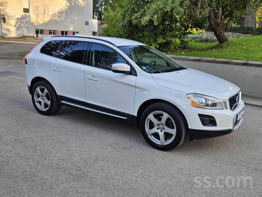 White Volvo XC60 2009 in Jekabpils, with an engine capacity of 2.40 L and mileage of 312 thousand km for 7890 €, photo 6 on AUTOMOTO.COM.LV