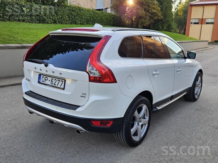 White Volvo XC60 2009 in Jekabpils, with an engine capacity of 2.40 L and mileage of 312 thousand km for 7890 €, photo 9 on AUTOMOTO.COM.LV