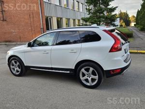 White Volvo XC60 2009 in Jekabpils, with an engine capacity of 2.40 L and mileage of 312 thousand km for 7890 €, photo 12 on AUTOMOTO.COM.LV