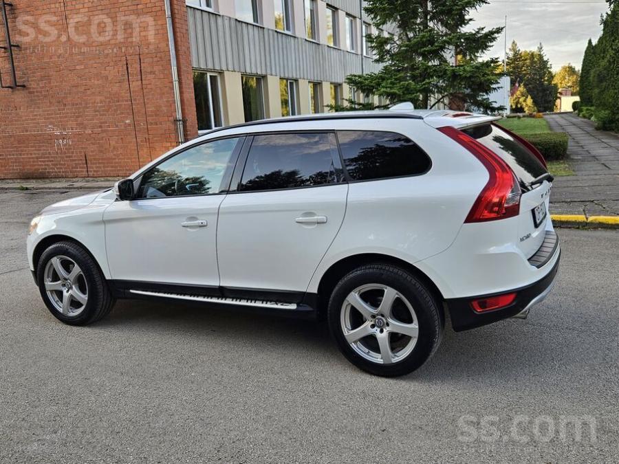 White Volvo XC60 2009 in Jekabpils, with an engine capacity of 2.40 L and mileage of 312 thousand km for 7890 €, photo 12 on AUTOMOTO.COM.LV