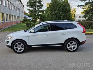 White Volvo XC60 2009 in Jekabpils, with an engine capacity of 2.40 L and mileage of 312 thousand km for 7890 €, photo 13 on AUTOMOTO.COM.LV