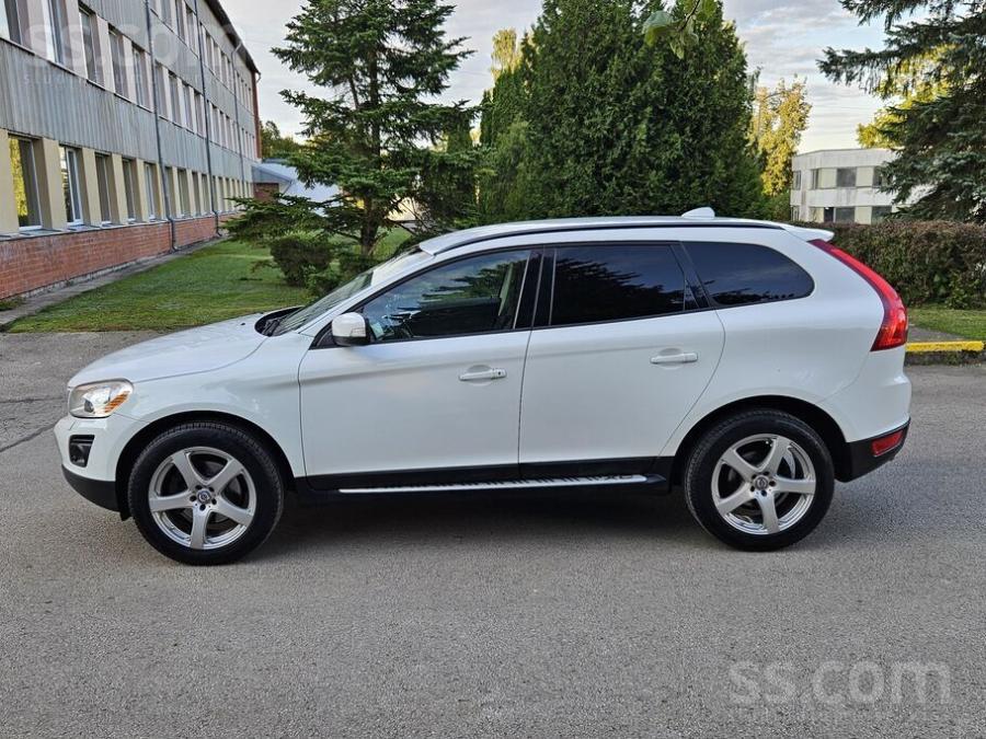 White Volvo XC60 2009 in Jekabpils, with an engine capacity of 2.40 L and mileage of 312 thousand km for 7890 €, photo 13 on AUTOMOTO.COM.LV