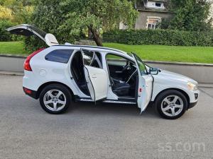 White Volvo XC60 2009 in Jekabpils, with an engine capacity of 2.40 L and mileage of 312 thousand km for 7890 €, photo 23 on AUTOMOTO.COM.LV
