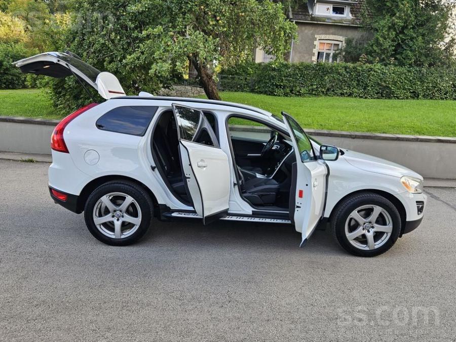 White Volvo XC60 2009 in Jekabpils, with an engine capacity of 2.40 L and mileage of 312 thousand km for 7890 €, photo 23 on AUTOMOTO.COM.LV