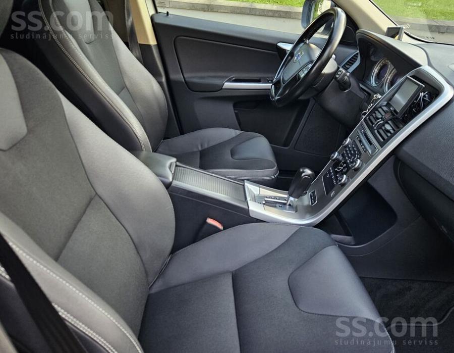White Volvo XC60 2009 in Jekabpils, with an engine capacity of 2.40 L and mileage of 312 thousand km for 7890 €, photo 25 on AUTOMOTO.COM.LV