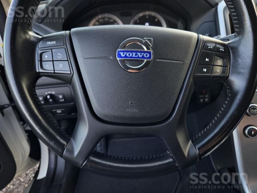 White Volvo XC60 2009 in Jekabpils, with an engine capacity of 2.40 L and mileage of 312 thousand km for 7890 €, photo 31 on AUTOMOTO.COM.LV