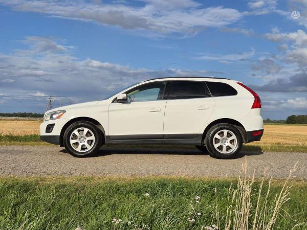 White Volvo XC60 2009 in Radviliskis, with an engine capacity of 2.40 L and mileage of 303 thousand km for 5700 €, photo 3 on AUTOMOTO.COM.LV
