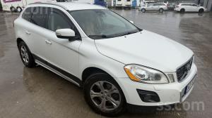 White Volvo XC60 2009 in Riga, with an engine capacity of 2.40 L and mileage of 300 thousand km for 5200 €, photo 5 on AUTOMOTO.COM.LV
