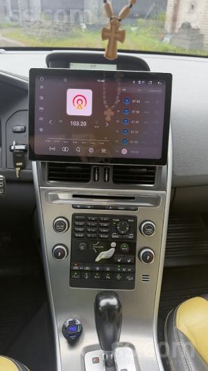 White Volvo XC60 2009 in Riga, with an engine capacity of 2.40 L and mileage of 300 thousand km for 5200 €, photo 8 on AUTOMOTO.COM.LV