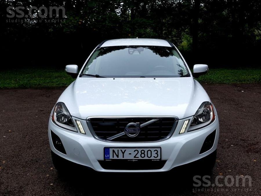 Balts Volvo XC60 2009 Rīga, ar dzinēja tilpumu 2.40 L un nobraukumu 195 tūkst. km par 7770 €, foto 1 vietnē AUTOMOTO.COM.LV