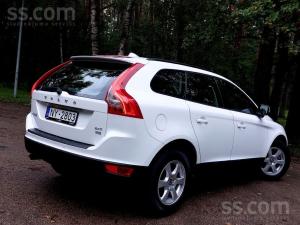 Balts Volvo XC60 2009 Rīga, ar dzinēja tilpumu 2.40 L un nobraukumu 195 tūkst. km par 7770 €, foto 4 vietnē AUTOMOTO.COM.LV