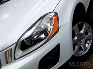 Balts Volvo XC60 2009 Rīga, ar dzinēja tilpumu 2.40 L un nobraukumu 195 tūkst. km par 7770 €, foto 9 vietnē AUTOMOTO.COM.LV