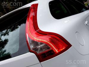 Balts Volvo XC60 2009 Rīga, ar dzinēja tilpumu 2.40 L un nobraukumu 195 tūkst. km par 7770 €, foto 11 vietnē AUTOMOTO.COM.LV
