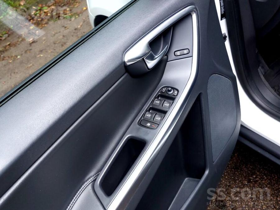 Balts Volvo XC60 2009 Rīga, ar dzinēja tilpumu 2.40 L un nobraukumu 195 tūkst. km par 7770 €, foto 17 vietnē AUTOMOTO.COM.LV