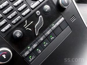 Balts Volvo XC60 2009 Rīga, ar dzinēja tilpumu 2.40 L un nobraukumu 195 tūkst. km par 7770 €, foto 18 vietnē AUTOMOTO.COM.LV