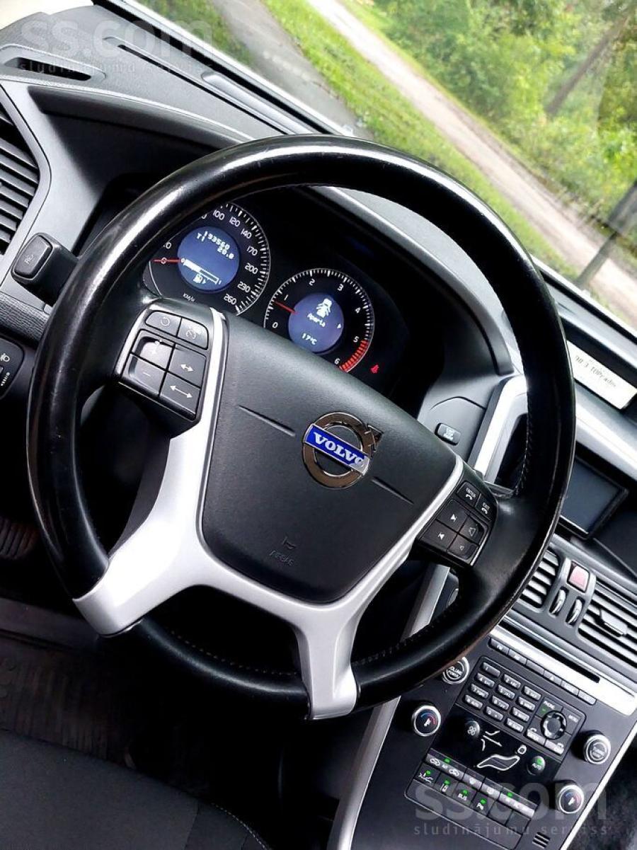 Balts Volvo XC60 2009 Rīga, ar dzinēja tilpumu 2.40 L un nobraukumu 195 tūkst. km par 7770 €, foto 19 vietnē AUTOMOTO.COM.LV