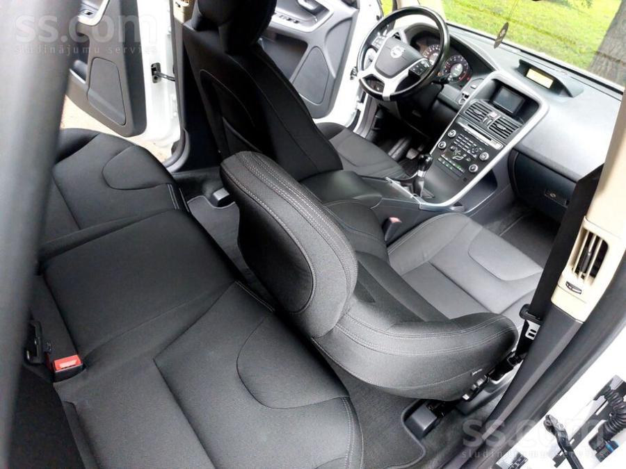 Balts Volvo XC60 2009 Rīga, ar dzinēja tilpumu 2.40 L un nobraukumu 195 tūkst. km par 7770 €, foto 22 vietnē AUTOMOTO.COM.LV