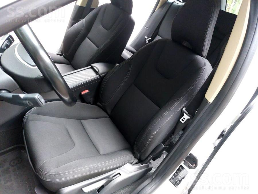 Balts Volvo XC60 2009 Rīga, ar dzinēja tilpumu 2.40 L un nobraukumu 195 tūkst. km par 7770 €, foto 23 vietnē AUTOMOTO.COM.LV