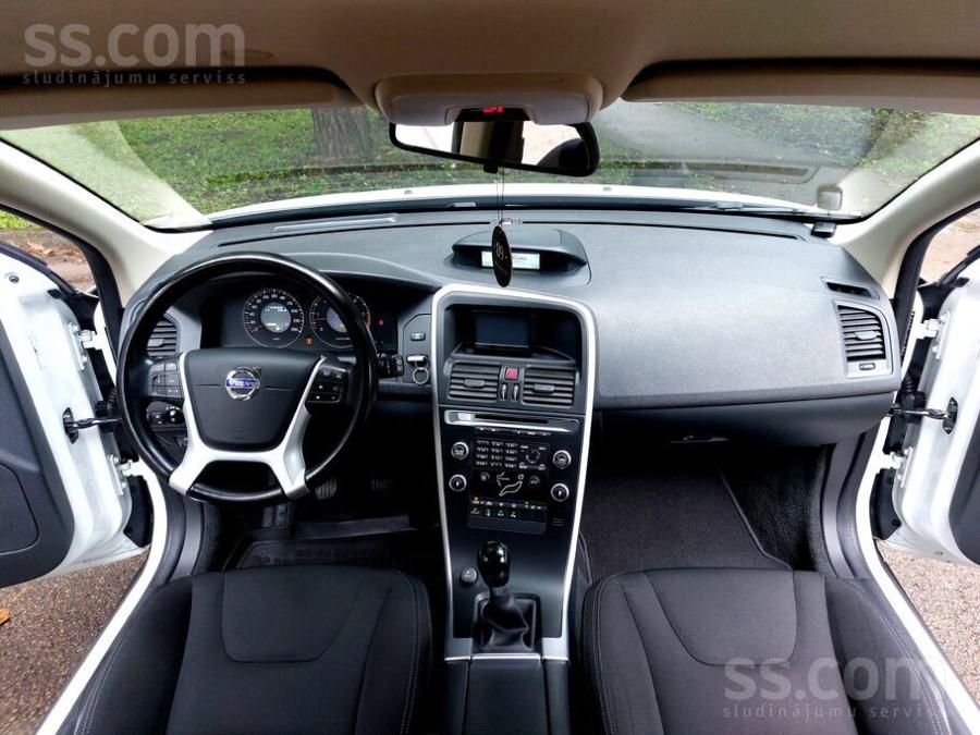 Balts Volvo XC60 2009 Rīga, ar dzinēja tilpumu 2.40 L un nobraukumu 195 tūkst. km par 7770 €, foto 28 vietnē AUTOMOTO.COM.LV