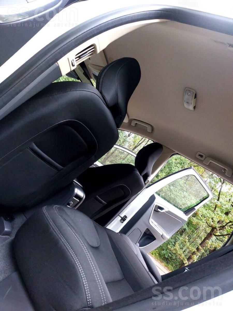 Balts Volvo XC60 2009 Rīga, ar dzinēja tilpumu 2.40 L un nobraukumu 195 tūkst. km par 7770 €, foto 29 vietnē AUTOMOTO.COM.LV