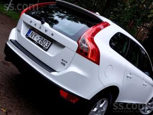 Balts Volvo XC60 2009 Rīga, ar dzinēja tilpumu 2.40 L un nobraukumu 195 tūkst. km par 7770 €, foto 33 vietnē AUTOMOTO.COM.LV