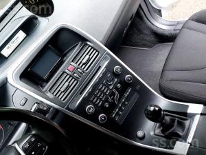 Balts Volvo XC60 2009 Rīga, ar dzinēja tilpumu 2.40 L un nobraukumu 195 tūkst. km par 7770 €, foto 35 vietnē AUTOMOTO.COM.LV