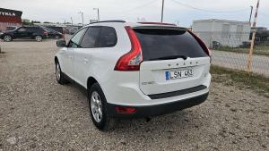 White Volvo XC60 2009 in Vilnius, with an engine capacity of 2.40 L and mileage of 308 thousand km for 3900 €, photo 5 on AUTOMOTO.COM.LV