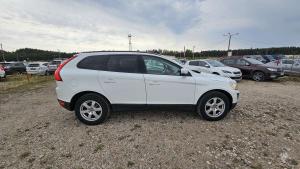 White Volvo XC60 2009 in Vilnius, with an engine capacity of 2.40 L and mileage of 308 thousand km for 3900 €, photo 8 on AUTOMOTO.COM.LV