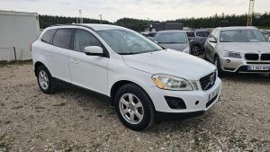 White Volvo XC60 2009 in Vilnius, with an engine capacity of 2.40 L and mileage of 308 thousand km for 3900 €, photo 9 on AUTOMOTO.COM.LV
