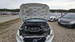 White Volvo XC60 2009 in Vilnius, with an engine capacity of 2.40 L and mileage of 308 thousand km for 3900 €, photo 18 on AUTOMOTO.COM.LV