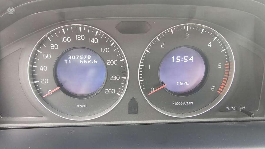 White Volvo XC60 2009 in Vilnius, with an engine capacity of 2.40 L and mileage of 308 thousand km for 3900 €, photo 20 on AUTOMOTO.COM.LV