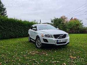 Balts Volvo XC60 2009 Rīga, ar dzinēja tilpumu 2.40 L un nobraukumu 334 tūkst. km par 6500 €, foto  vietnē AUTOMOTO.COM.LV
