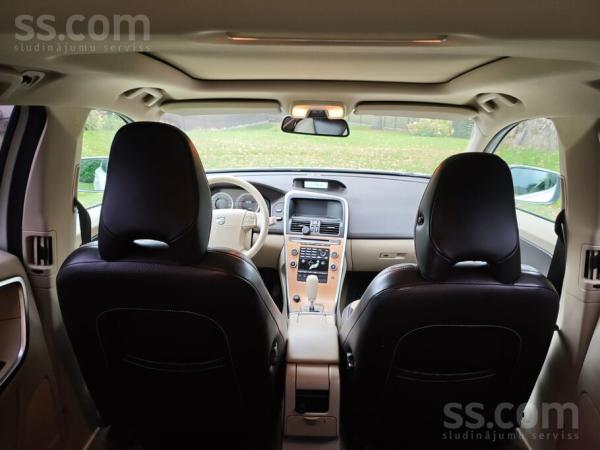 Volvo XC60 2009 in Riga on AUTOMOTO.COM.LV White Volvo XC60 2009 in Riga, with an engine capacity of 2.40 L and mileage of 334 thousand km for 6500 €, photo 7 on AUTOMOTO.COM.LV
