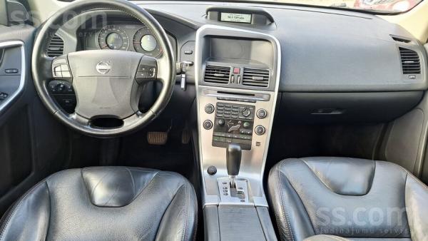 Balts Volvo XC60 2009 Rīga, ar dzinēja tilpumu 2.40 L un nobraukumu 402 tūkst. km par 5900 €, foto 8 vietnē AUTOMOTO.COM.LV