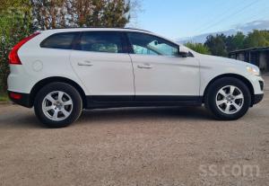 Balts Volvo XC60 2010 Daugavpils, ar dzinēja tilpumu 2.40 L un nobraukumu 256 tūkst. km par 8300 €, foto 1 vietnē AUTOMOTO.COM.LV