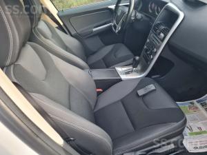 Balts Volvo XC60 2010 Daugavpils, ar dzinēja tilpumu 2.40 L un nobraukumu 256 tūkst. km par 8300 €, foto 11 vietnē AUTOMOTO.COM.LV