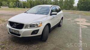 Balts Volvo XC60 2010 Rīga, ar dzinēja tilpumu 2.40 L un nobraukumu 340 tūkst. km par 7850 €, foto 1 vietnē AUTOMOTO.COM.LV