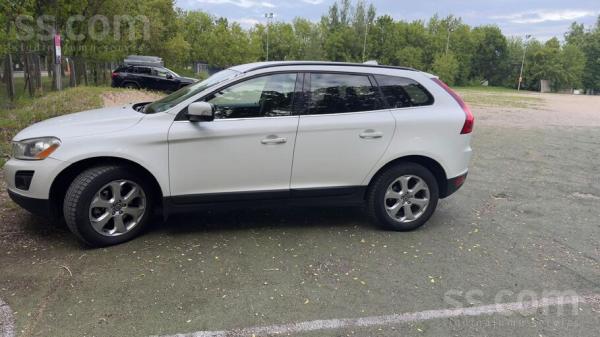 Balts Volvo XC60 2010 Rīga, ar dzinēja tilpumu 2.40 L un nobraukumu 340 tūkst. km par 7300 €, foto 2 vietnē AUTOMOTO.COM.LV